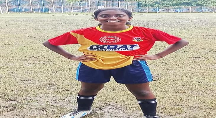 Nazirpur's Rashmi Khatun gets a chance in Bengal's U-14 football team ...