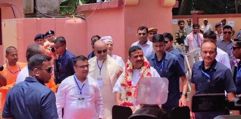 Chief Minister Subhendu Adhikari visits Mayapur ISKCON - Bartaman Patrika